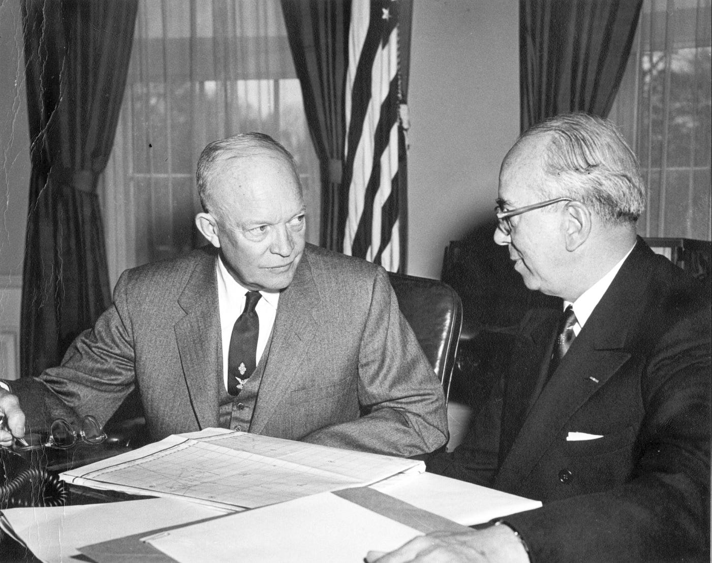General Nichols becomes Oppenheimer's accuser