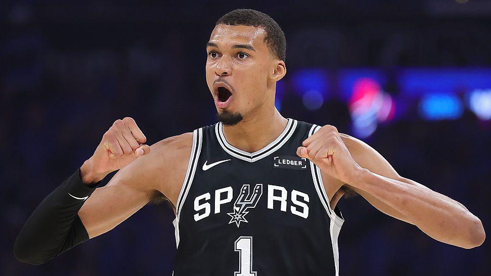 Spurs win at Thunder in conference finals opener