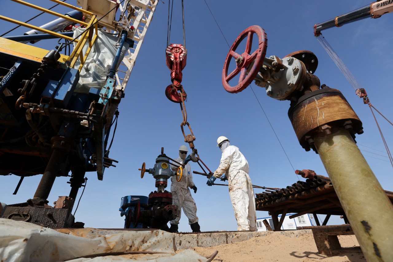 Oil futures slip with market back on US.-Iran deal watch