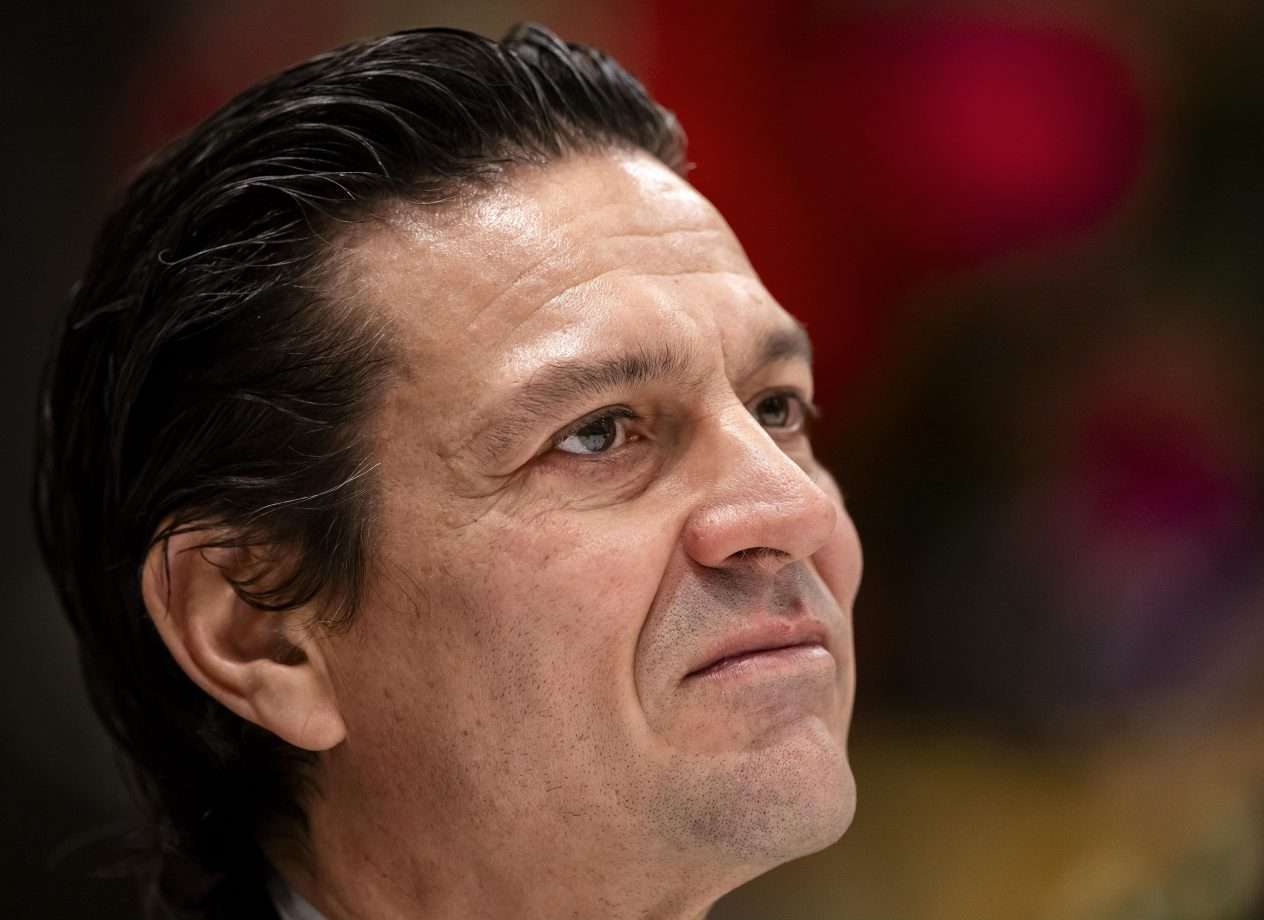 Upea osuma: Jari Litmanen, 55, yllätti veskarin lähes puolesta kentästä ...
