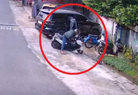 Petaka jajan seblak, uang tunai Rp 300 juta di kabin Toyota Fortuner ...