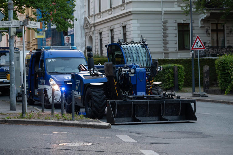 Hauseinsturz in Görlitz: Nachbarhaus muss gestützt werden ...
