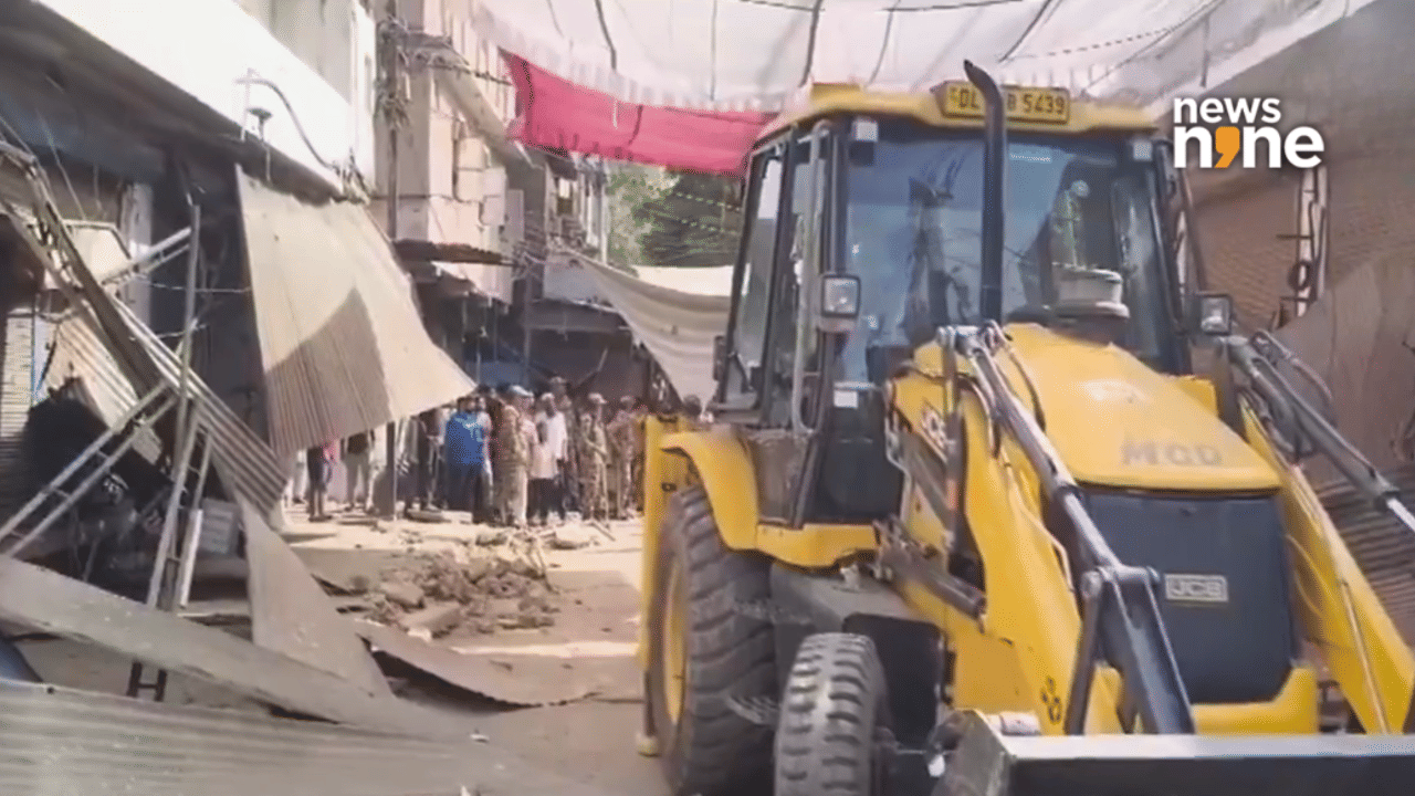 Bandra encroachment crackdown: Garib Nagar demolition starts amid ...