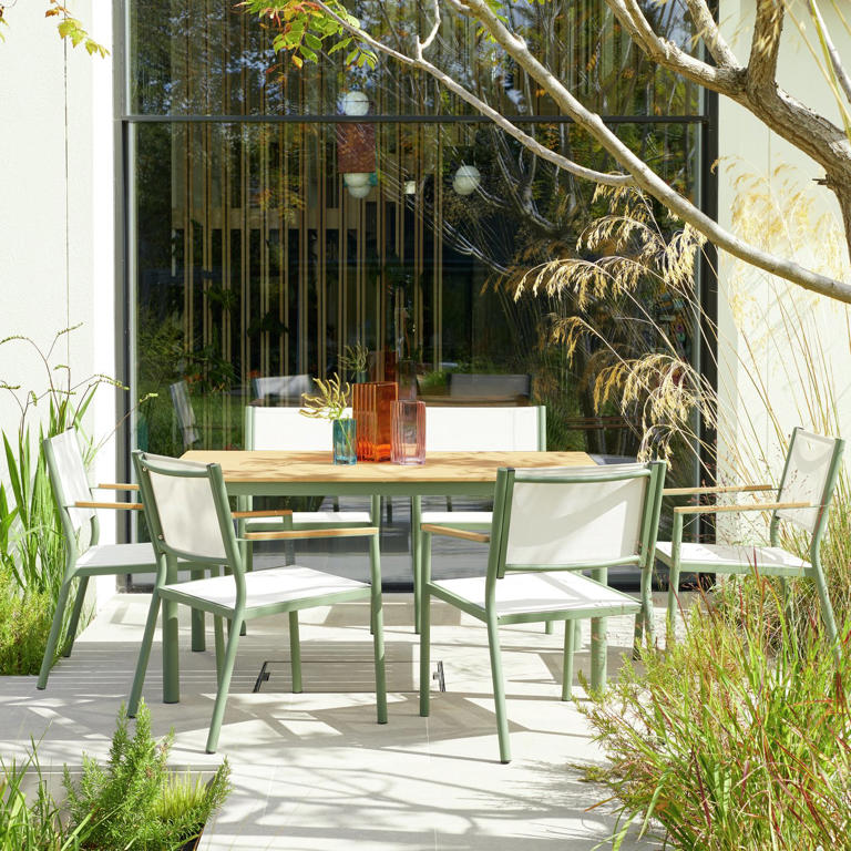Aldi’s £100 garden dining set is more than £1,000 cheaper than this ...