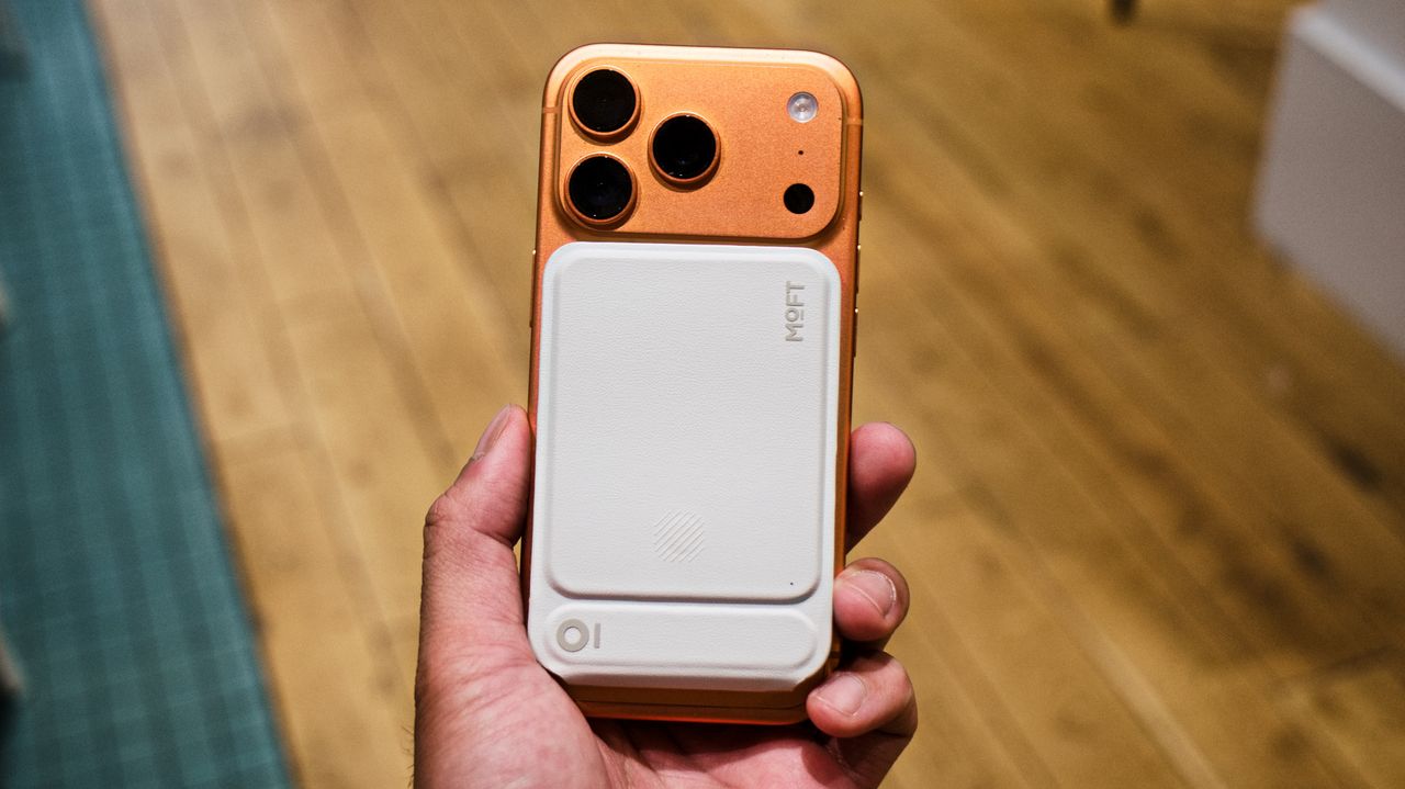 I tried Moft’s new Find My wallet — and it turns my iPhone into a tripod