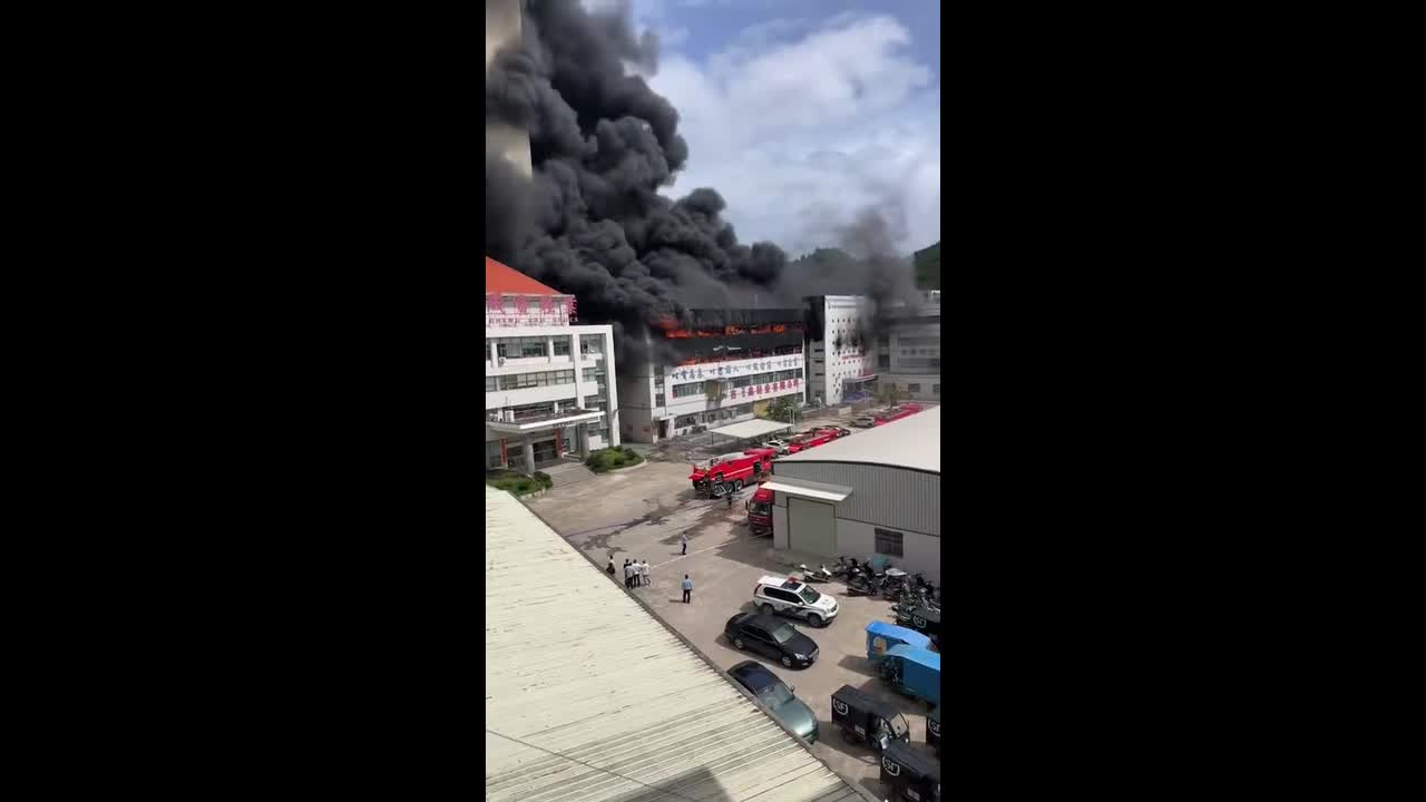 Massive fire breaks out at shoe factory in Huizhou, Guangdong, China