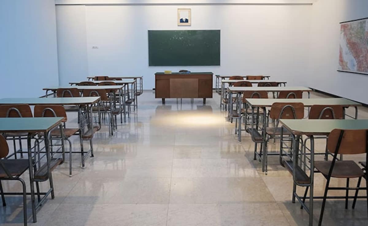 Texas teacher arrested for sex with teen student inside classroom