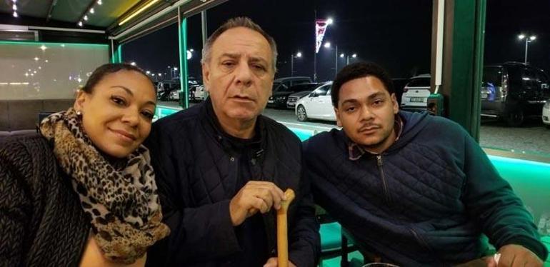 Garson olarak başladı, 9 alışveriş merkezi sahibi oldu! Sır İzmir'de ...