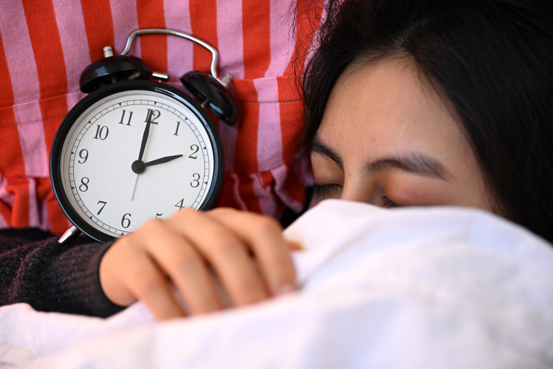 Dormir demasiado o muy poco también pasa factura
