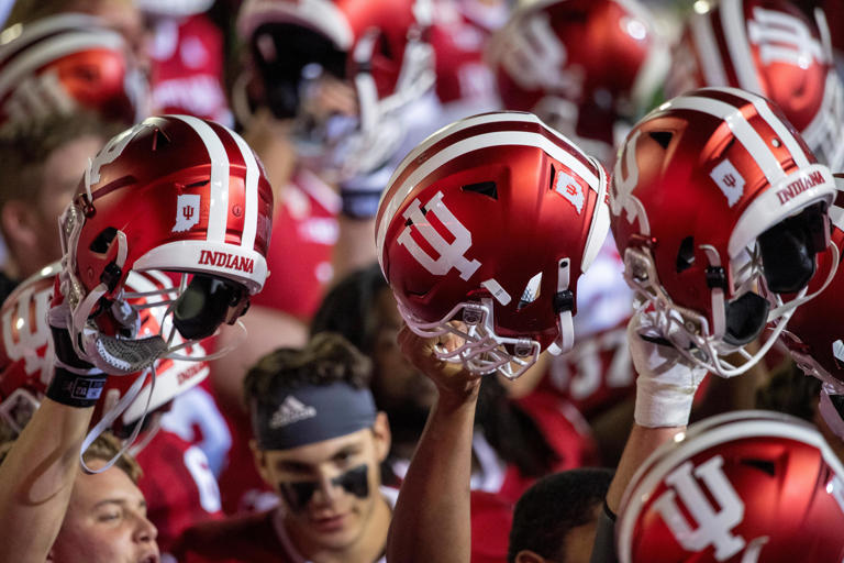 Power ranking all 18 Big Ten football helmets from worst to first