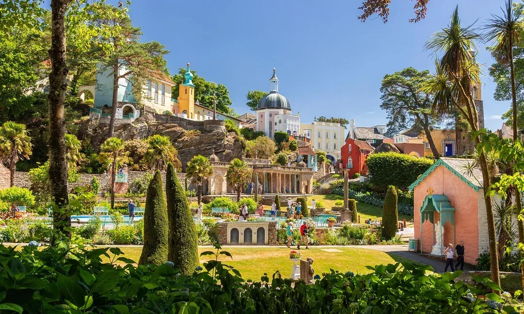 15 people share the most interesting small towns in the world