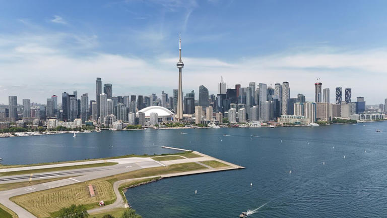 Toronto Port Authority says Billy Bishop expansion would be self-funded ...