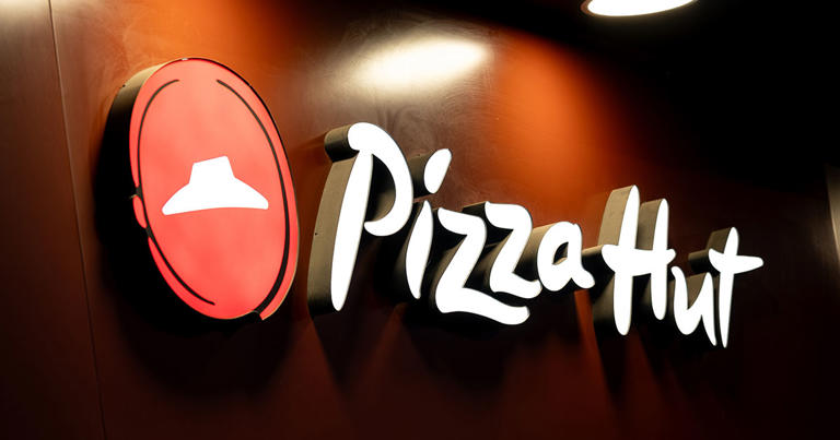 Nostalgic customers rejoice as Pizza Hut brings back restaurant features