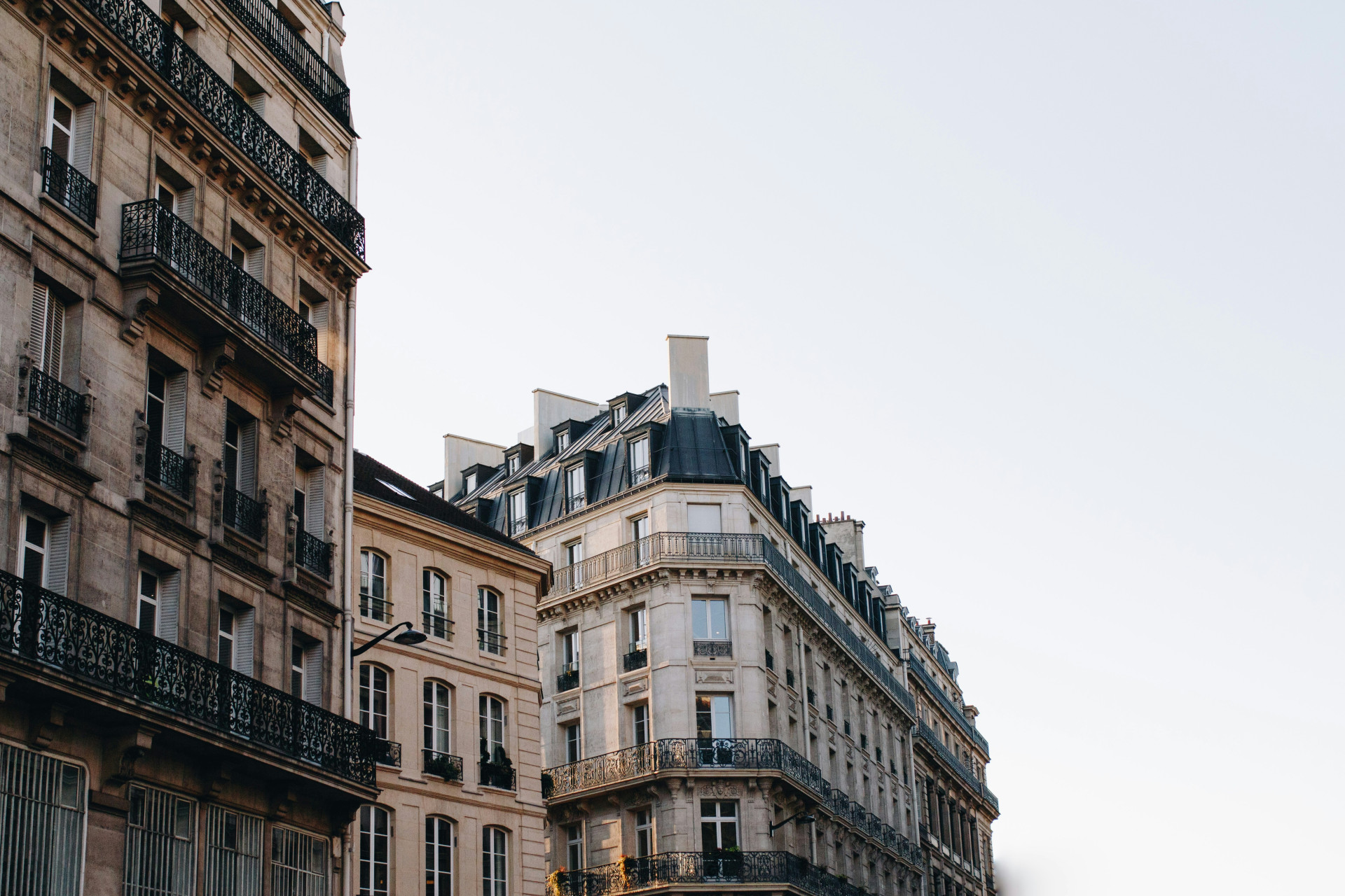 Kelly Vedovelli : son nouvel appartement parisien lumineux marque un ...