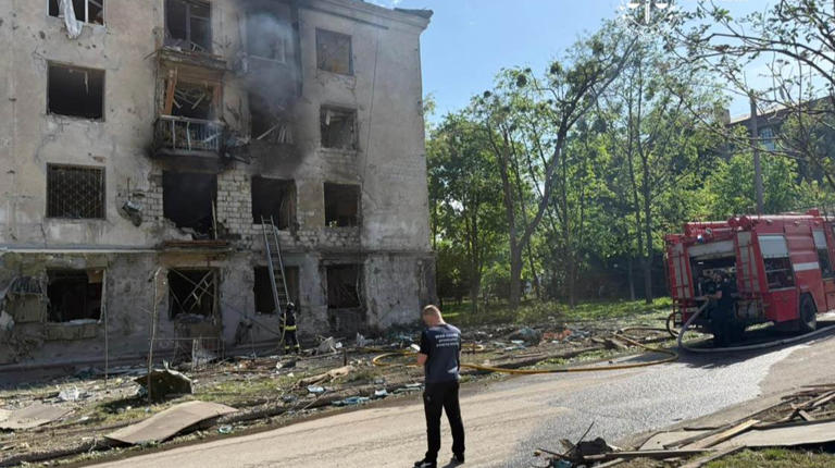 Russians hit Kramatorsk with guided aerial bomb: six injured – photos
