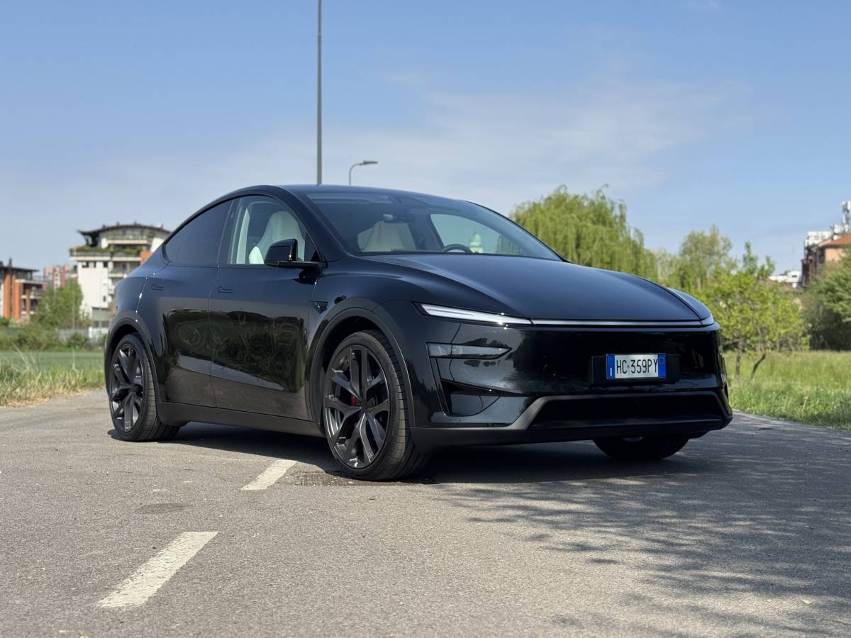 Tesla Model Y Performance: bastano 460 cv per il SUV definitivo? Poco ...