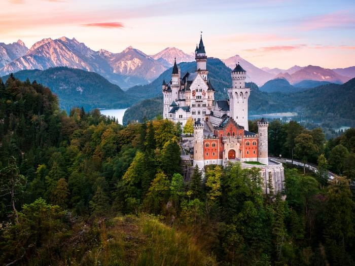 30 most beautiful castles that still exist