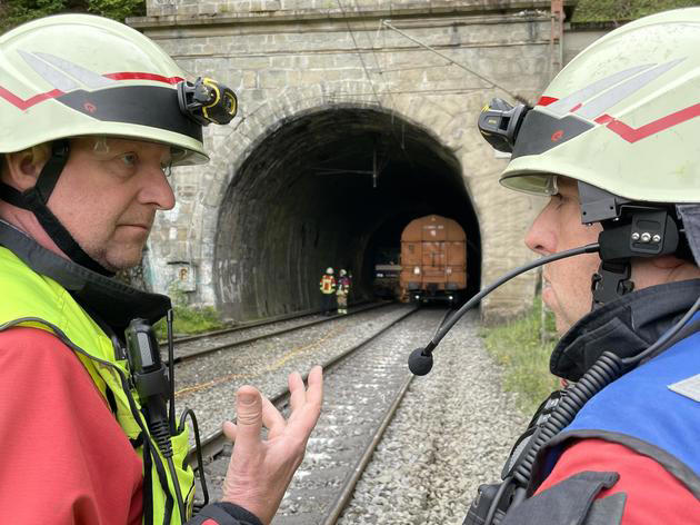 Alles zum Zugunfall im Lennetal: Zwei Züge entgleisen im Tunnel