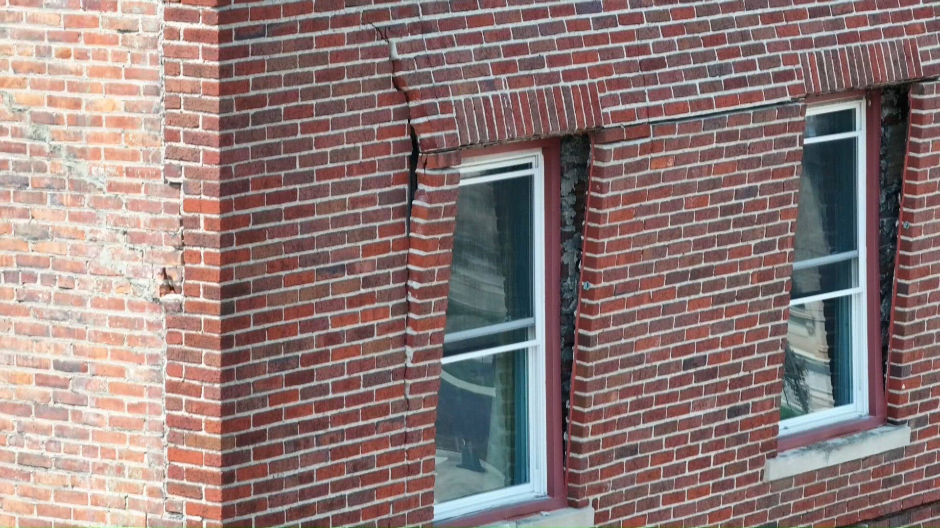 Falling bricks force downtown Toledo road closures near Hotel Lorraine