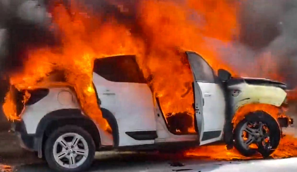 Car catches fire on Delhi's MB Road due to intense heat