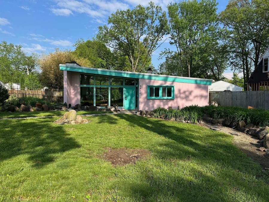 Tiny Columbus home with Barbie-like appeal on Zillow Gone Wild