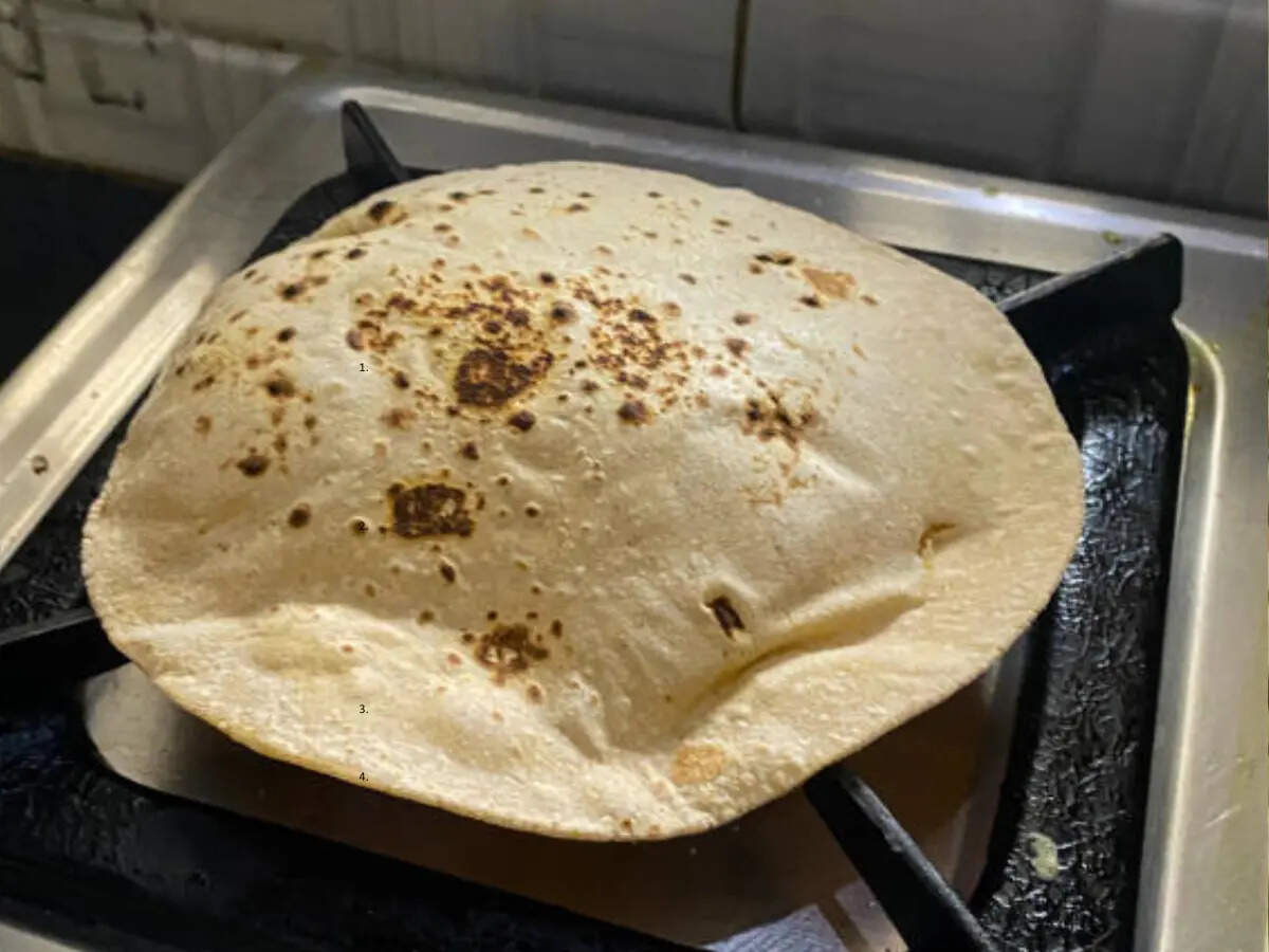 How to make perfect fluffy chapatis at home with soft texture and even ...