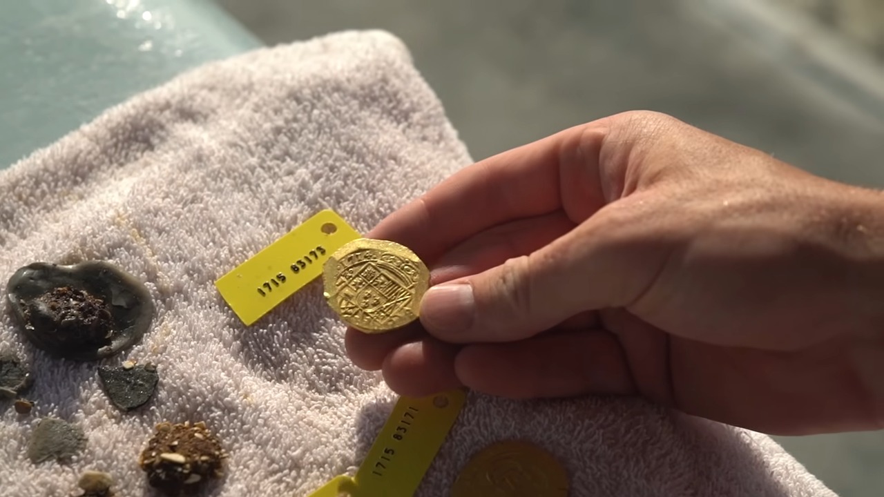 They dove over a 1715 shipwreck - then found silver coins worth ...