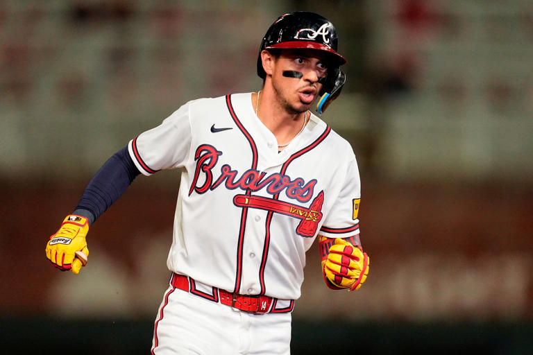 Umpire leaves Braves game after getting hit in face with multiple foul ...