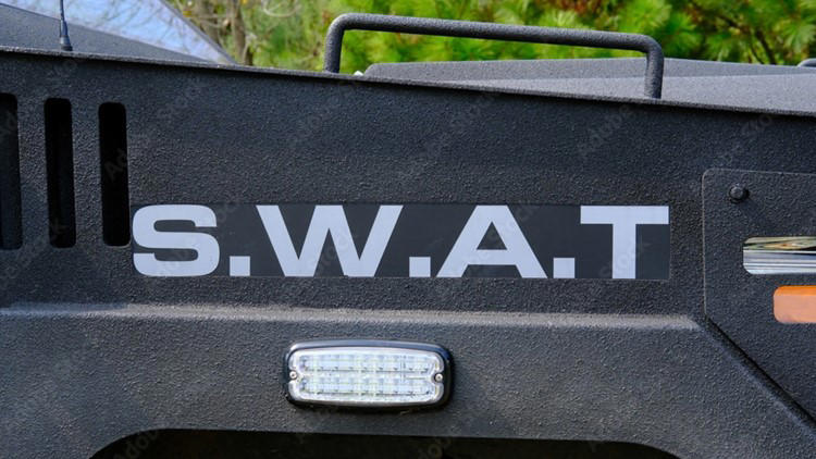 SWAT team executing warrant in Luling, officials say