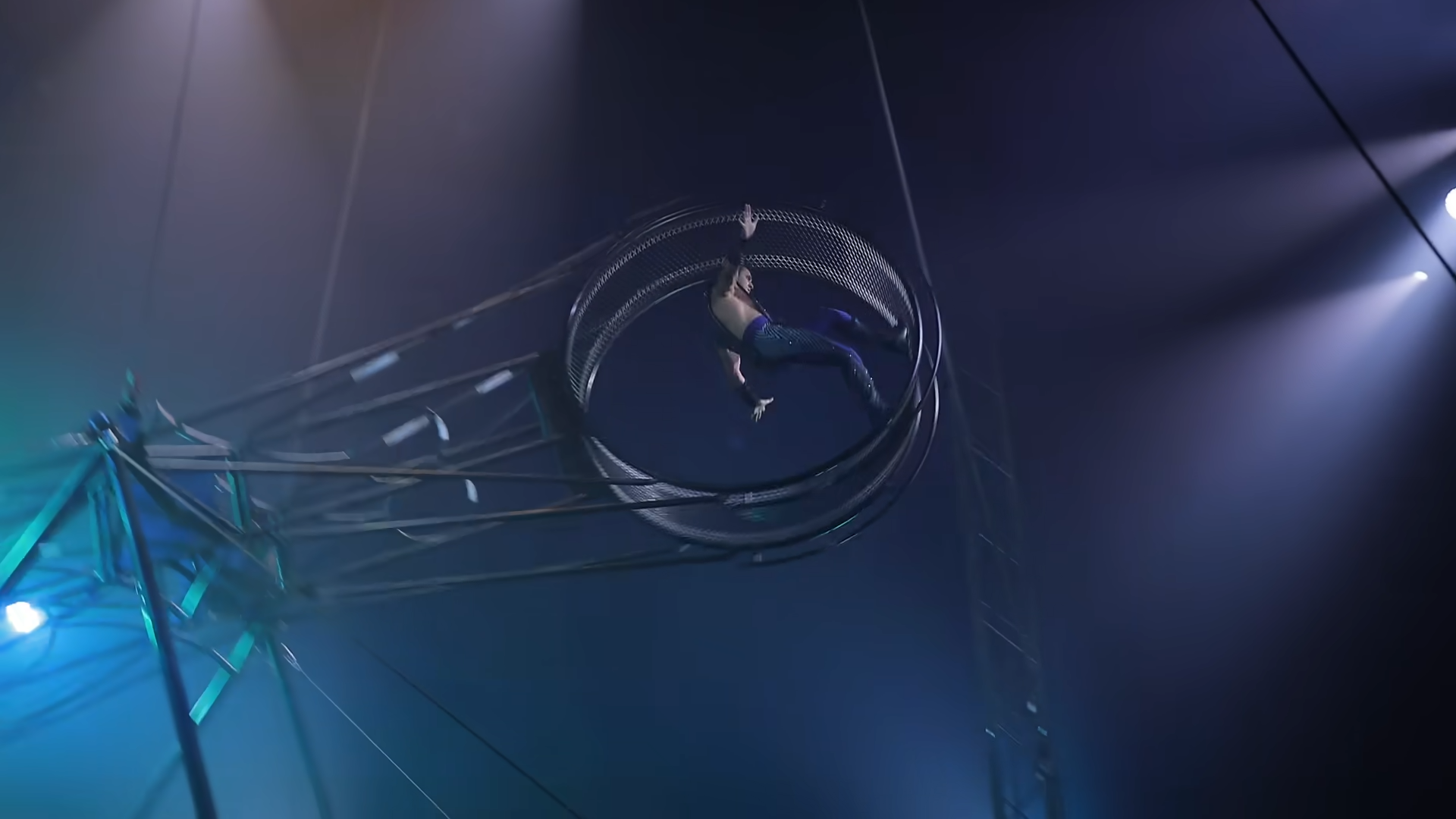 Watch how this guy creates a secret circus