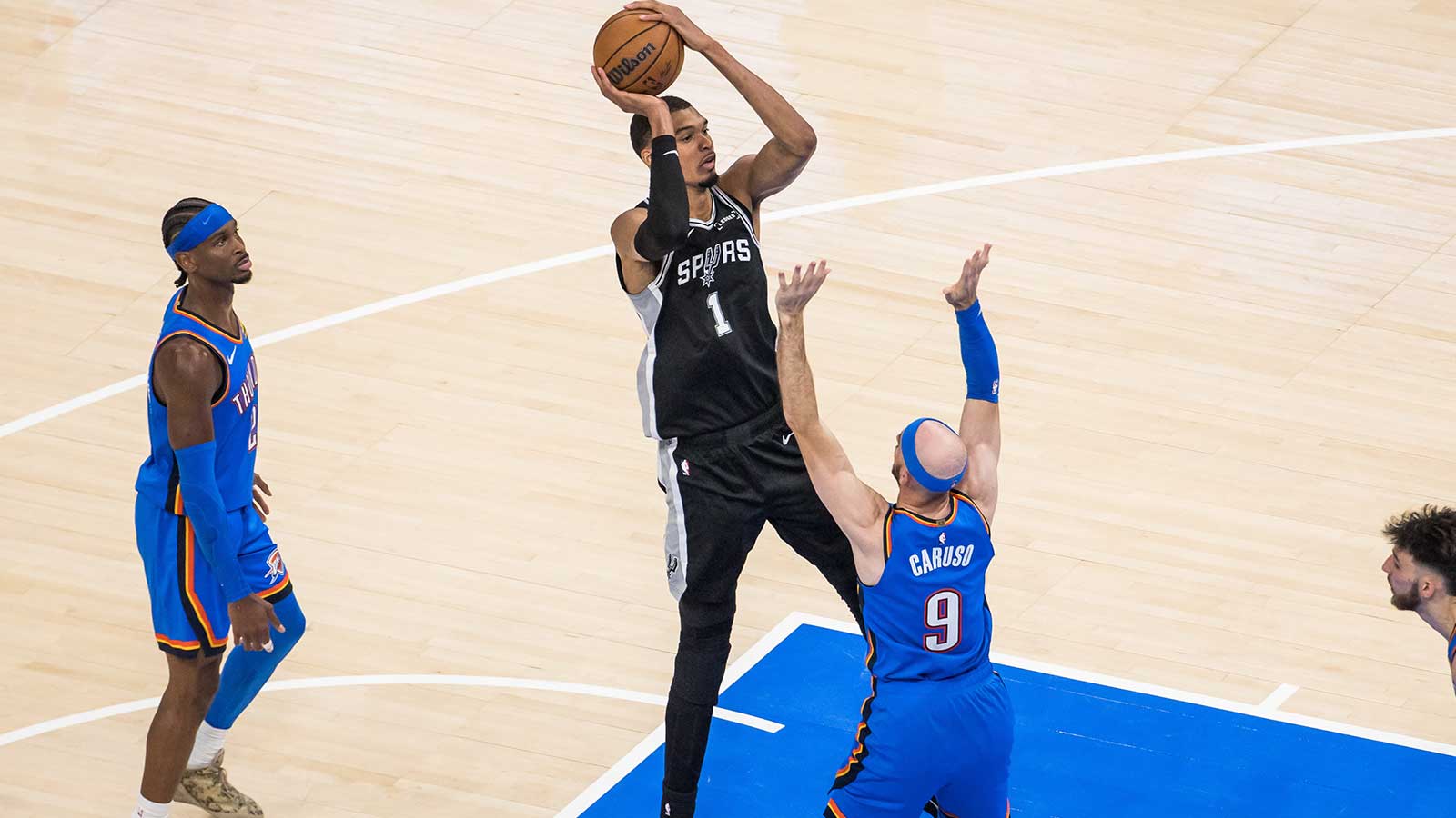 Spurs star Victor Wembanyama’s Stephen Curry-like 3-pointer sets new ...