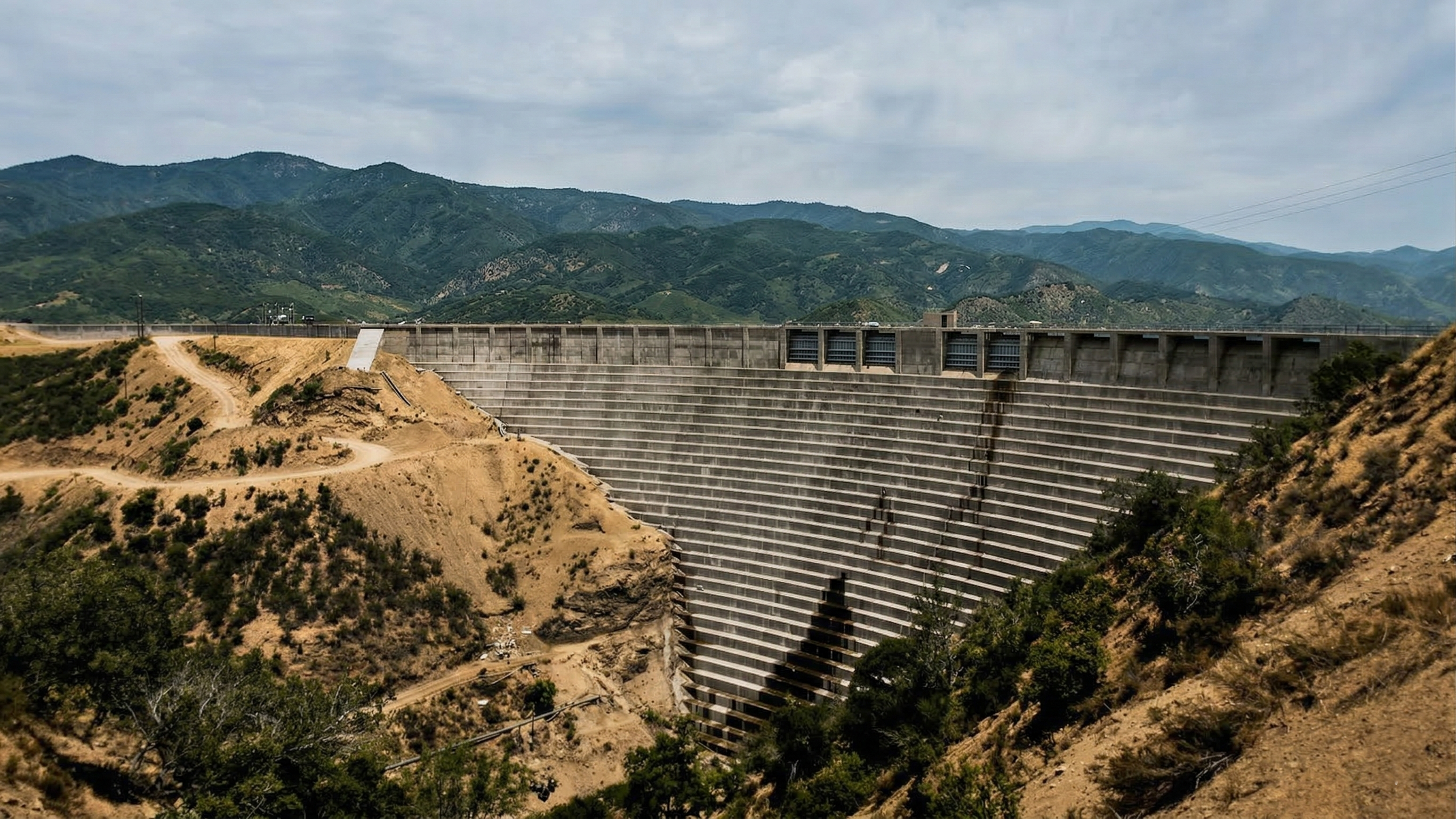 The reservoir held 122 billion gallons - then the dam suddenly failed