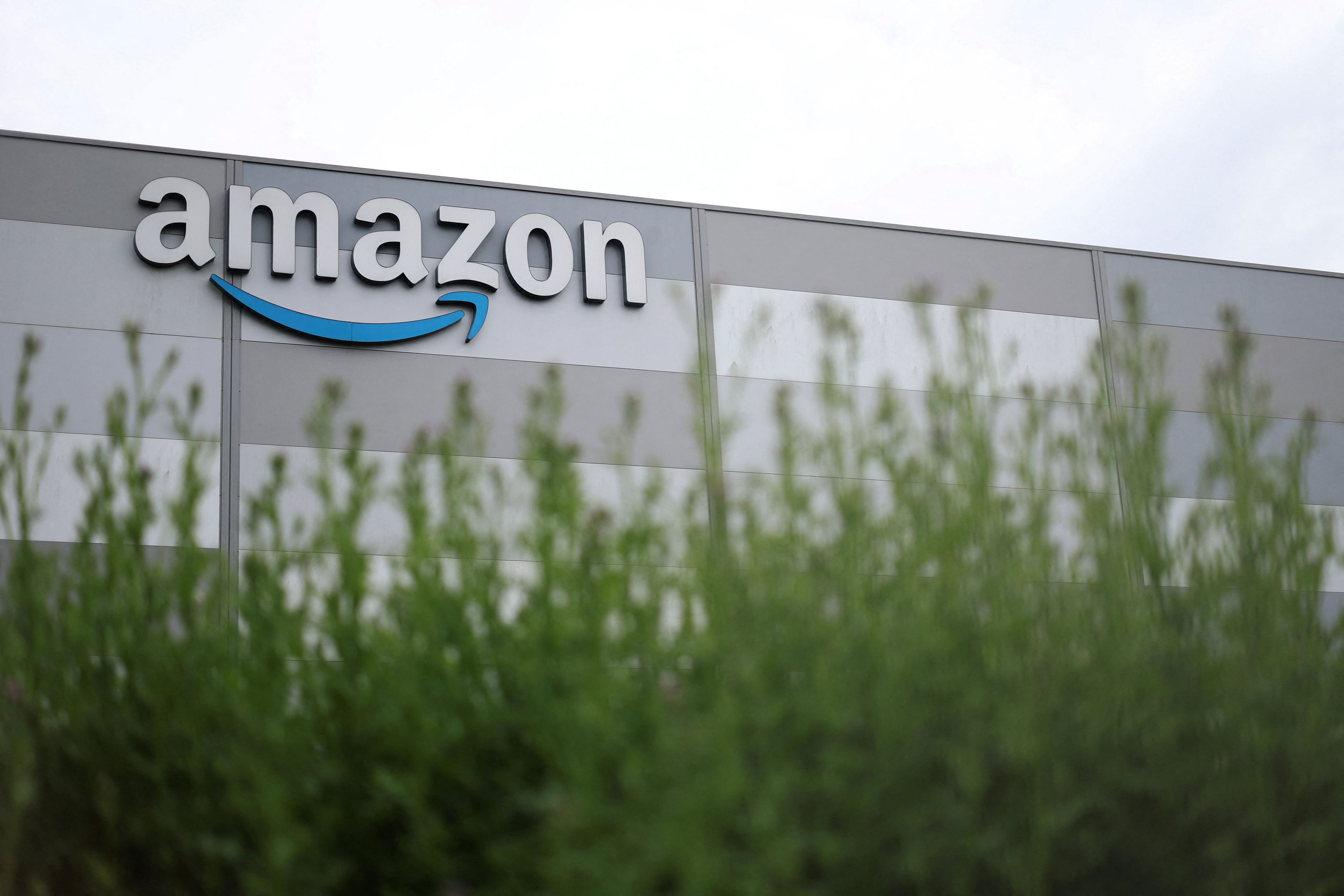 Kindle loyalists scramble as Amazon turns page on old e-readers