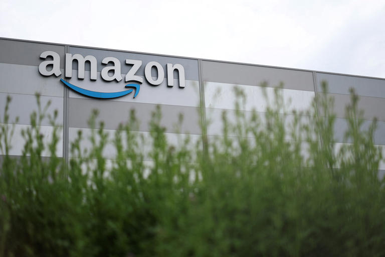 Kindle loyalists scramble as Amazon turns page on old e-readers