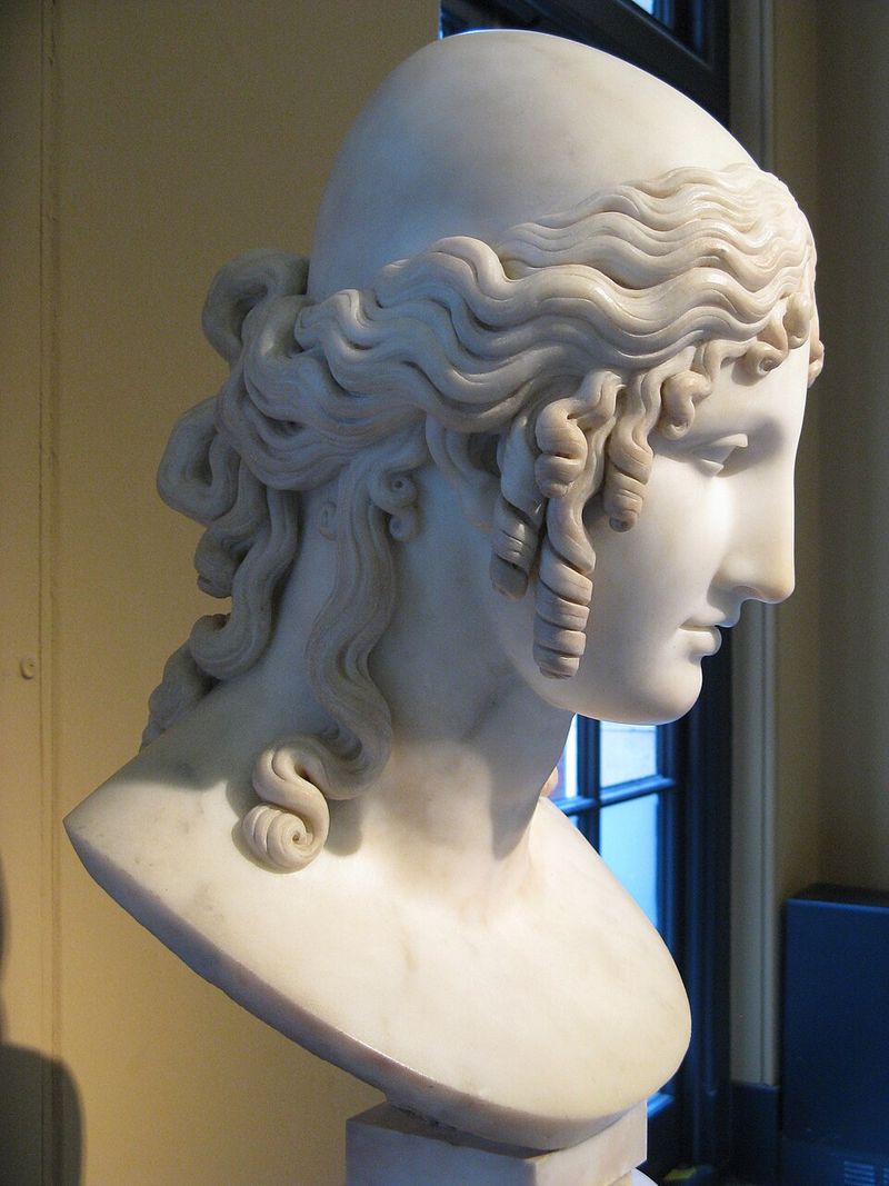 15 historical figures who were known for their remarkable beauty