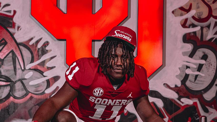 Why Oklahoma LB Kristan Moore Feels Comfortable Despite Recent Position ...