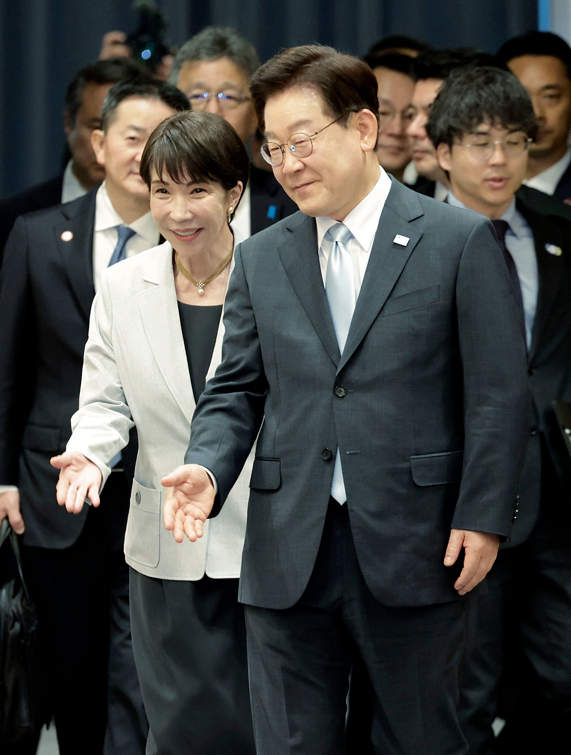 Lee and Takaichi share dinner, discuss policies in friendly talks