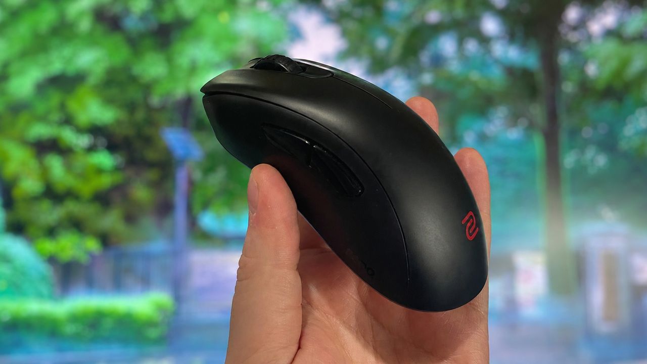 I prefer this plug-n-play Zowie mouse even to ones that are objectively ...