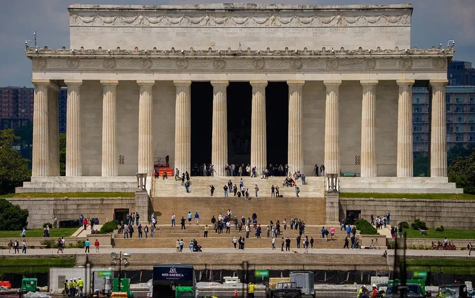 Stepping into history at the Lincoln Memorial
