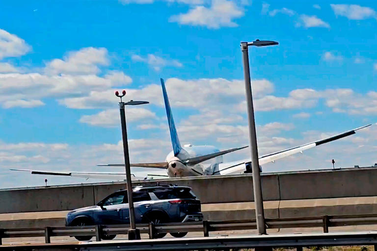 Deadly mishaps, near misses plague US airports, highlight safety gap