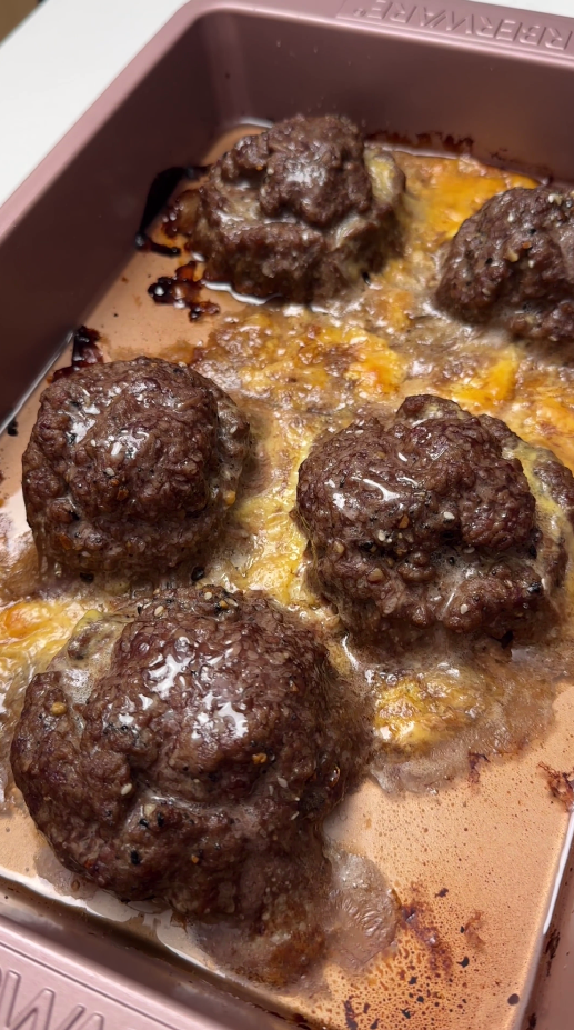 This unique burger style is changing food presentation rules