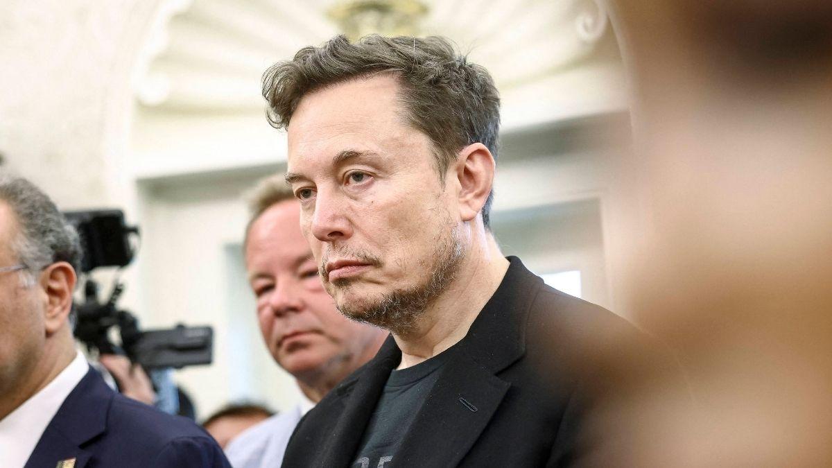 Elon Musk's 'weird faces' at China banquet mocked amid reunion with ...