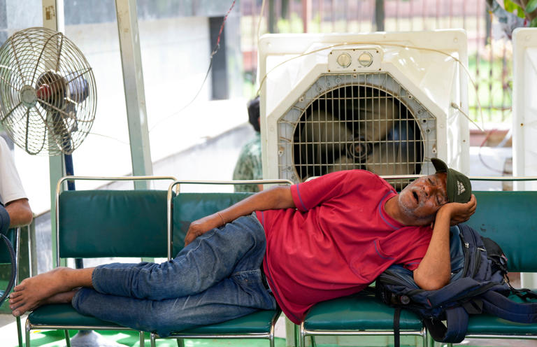 North India to burn, South to be drenched: What Wednesday's weather ...