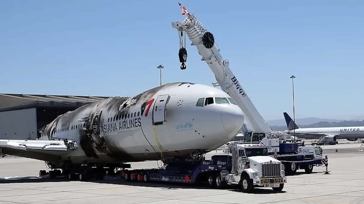 Watch Asiana Flight 214 crash at 214+ mph in San Francisco - 307 onboard