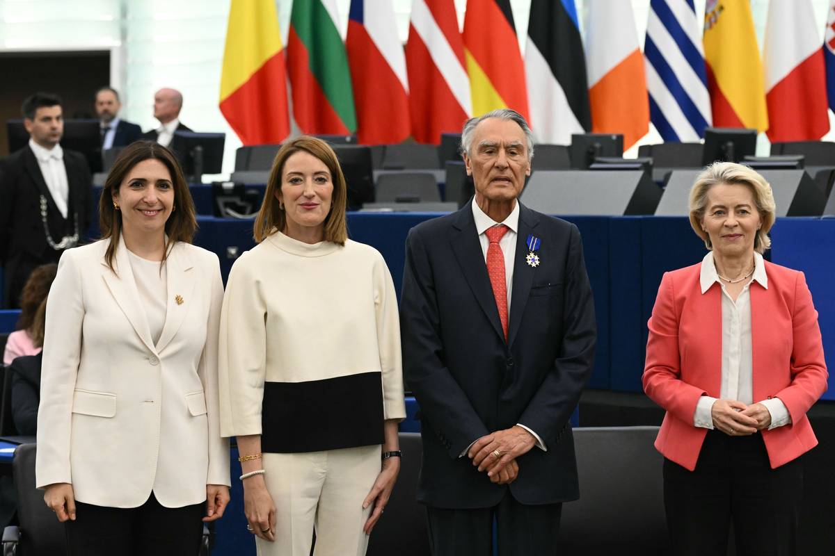 Cavaco Silva destaca importância da UE ao ser distinguido com Ordem ...