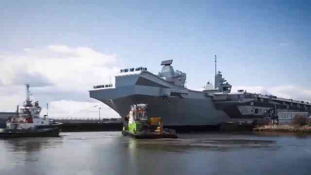 HMS Queen Elizabeth departs Rosyth after major docking period