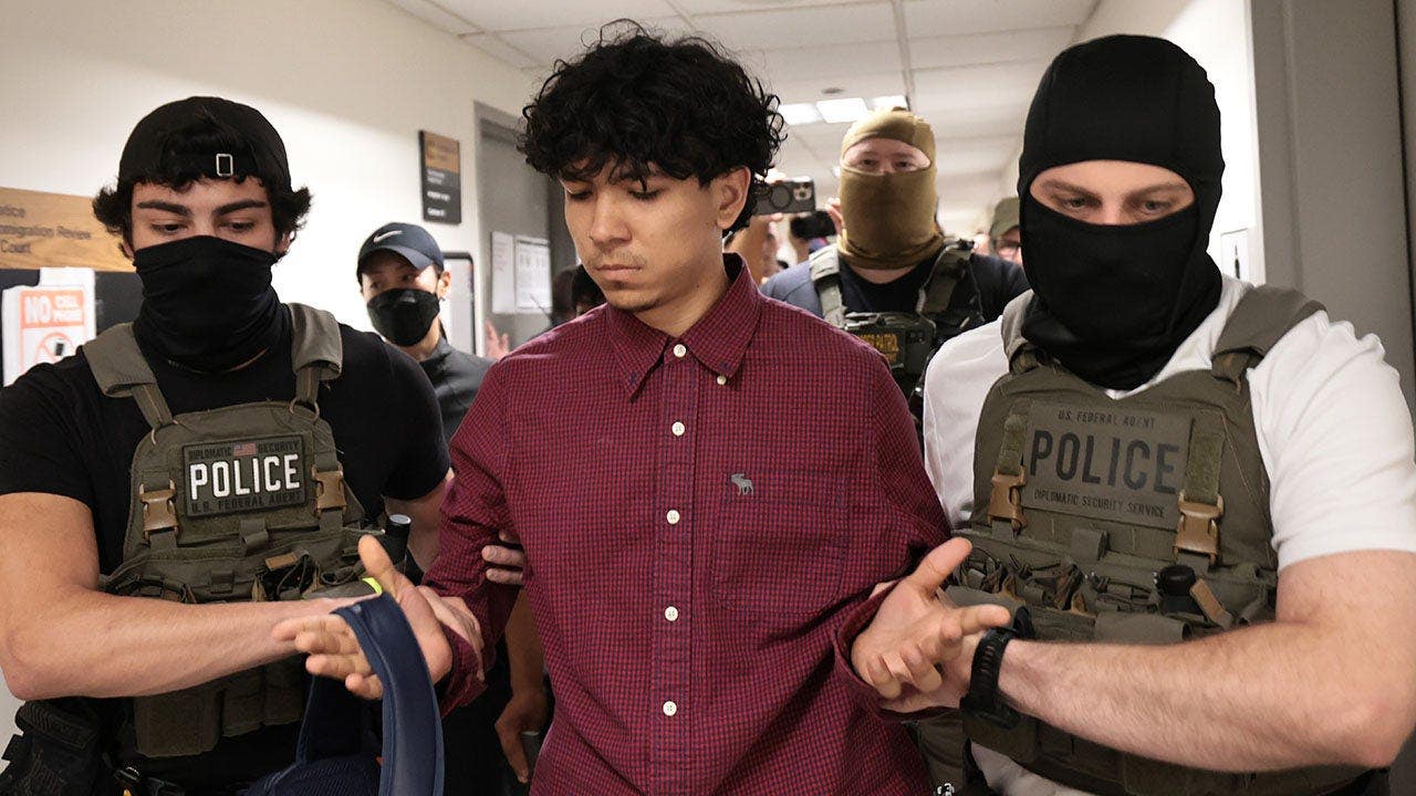 Federal judge in New York ties Trump admin hands on arrests at ...