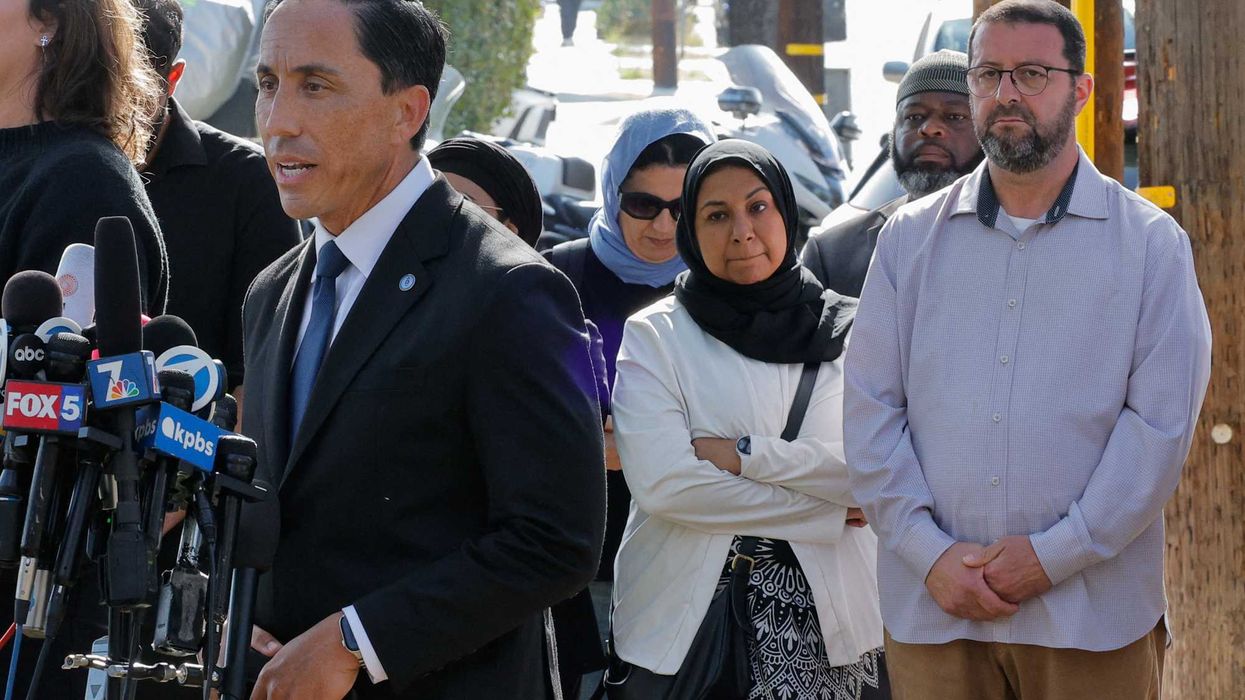 Heckler disrupts San Diego mayor's shooting presser