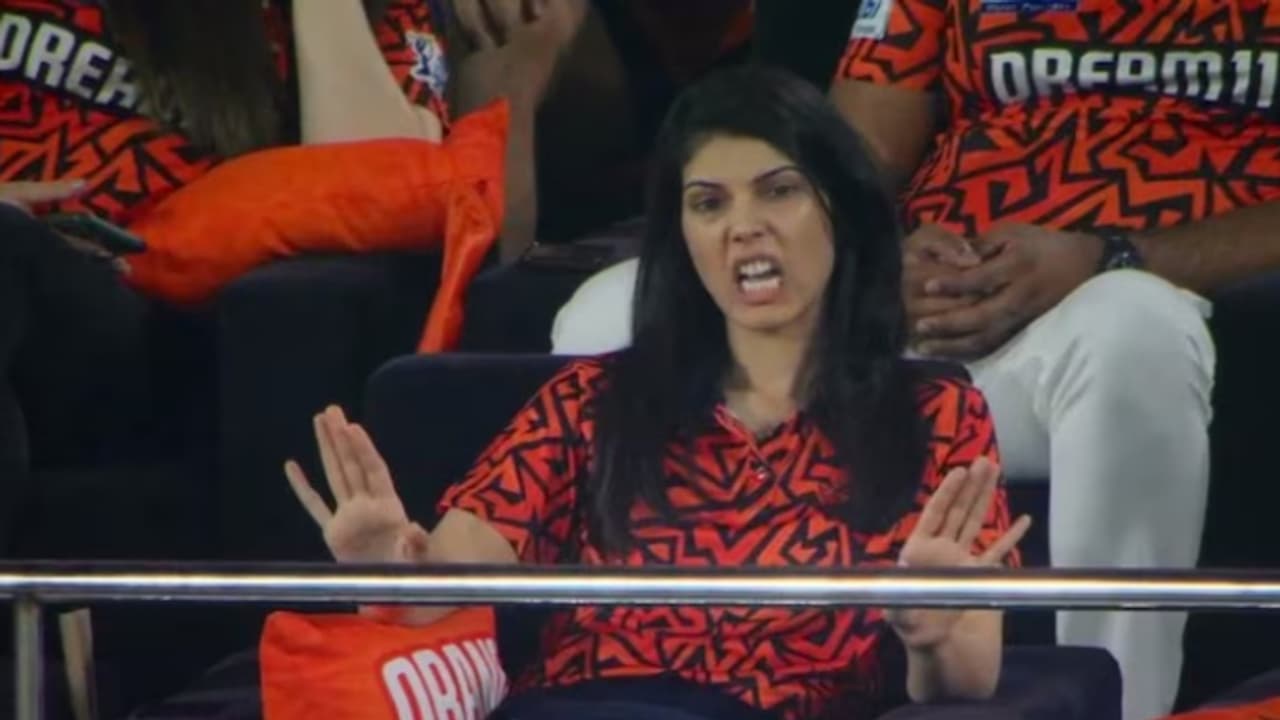 SRH owner Kavya Maran loses cool, silences Chepauk crowd with ...