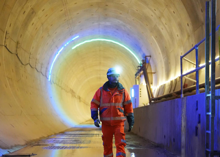 HS2 trains to run slower than planned to save money